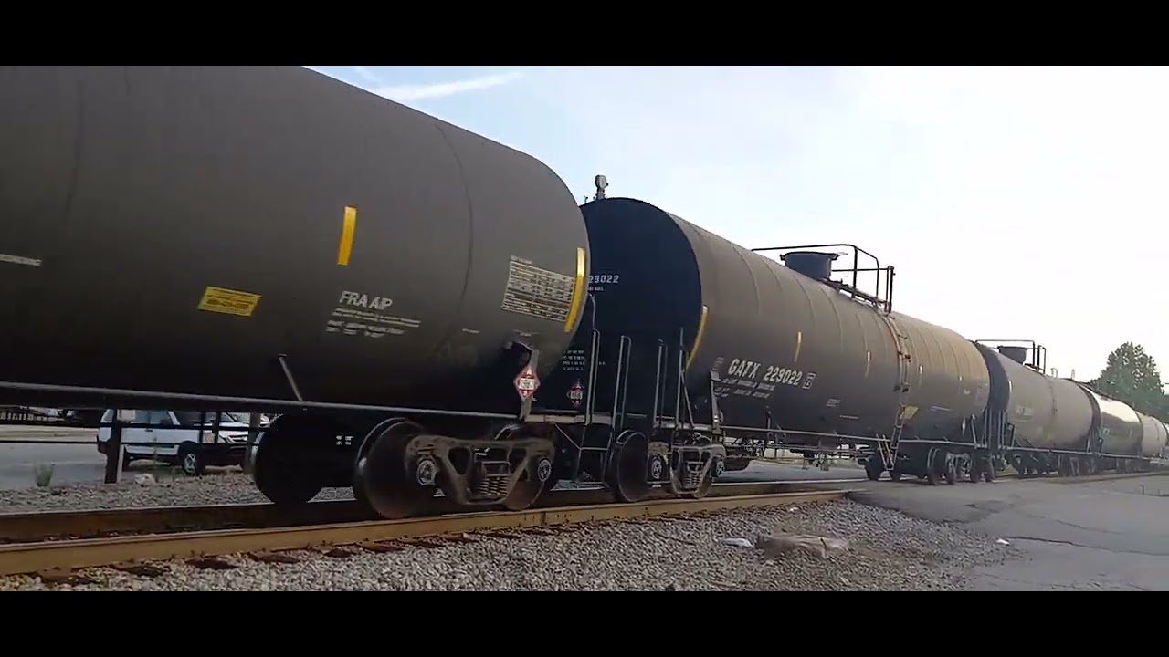 CSX B647-27 with CSX 891 ES44AC-H CP 8142 AC4400CWM CP 7015 SD70ACU and ...
