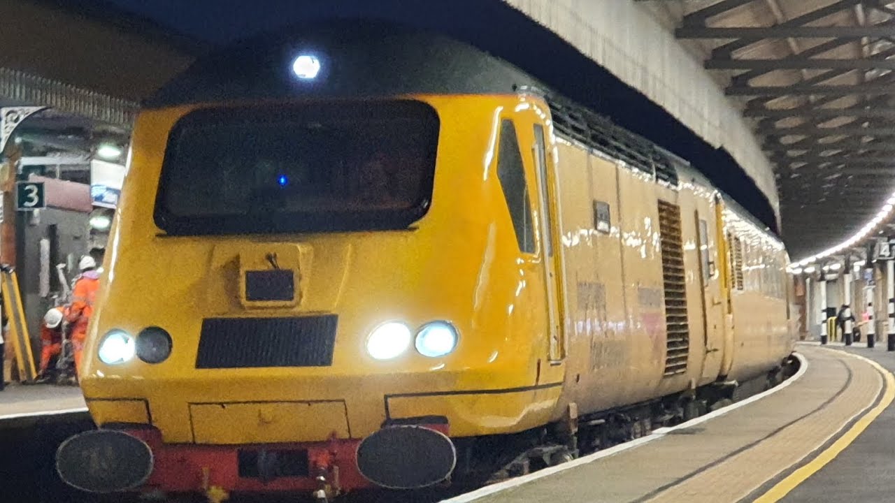 trains at Salisbury ft 43013 and 59005 - YouTube