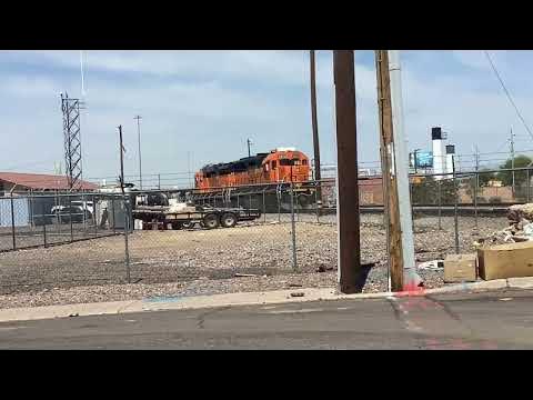BNSF 3032 and 2813 stops at switch and backs up - YouTube