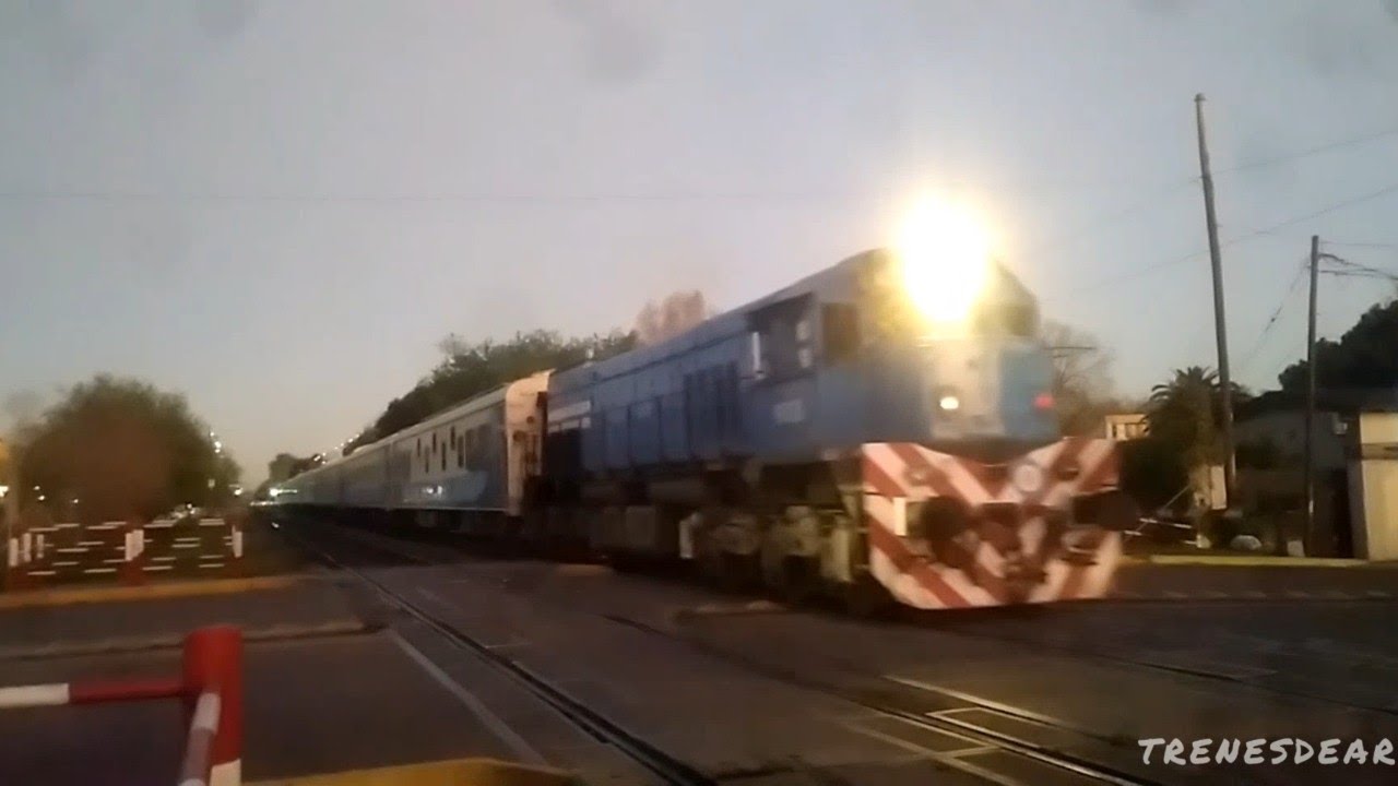 Locomotora EMD G26 HCW-2 (1000) + Tren N°563 A Junín pasando por bella ...