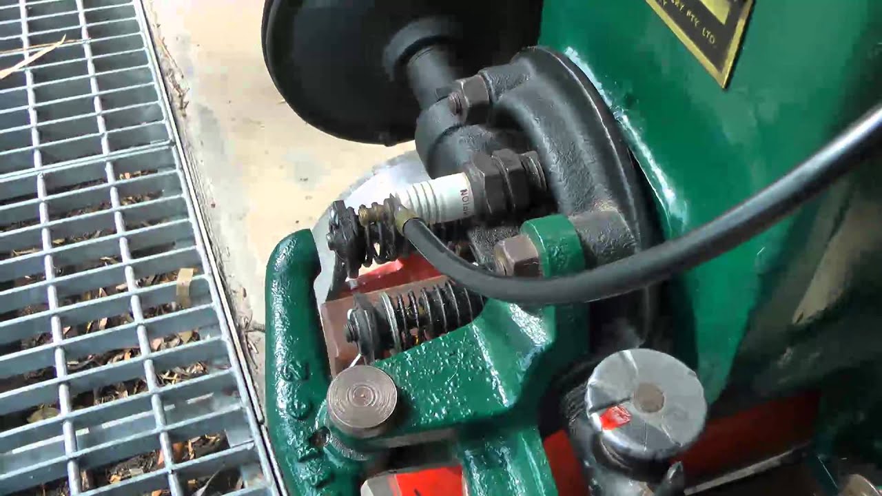Buzacott 2hp hit and miss engine - YouTube