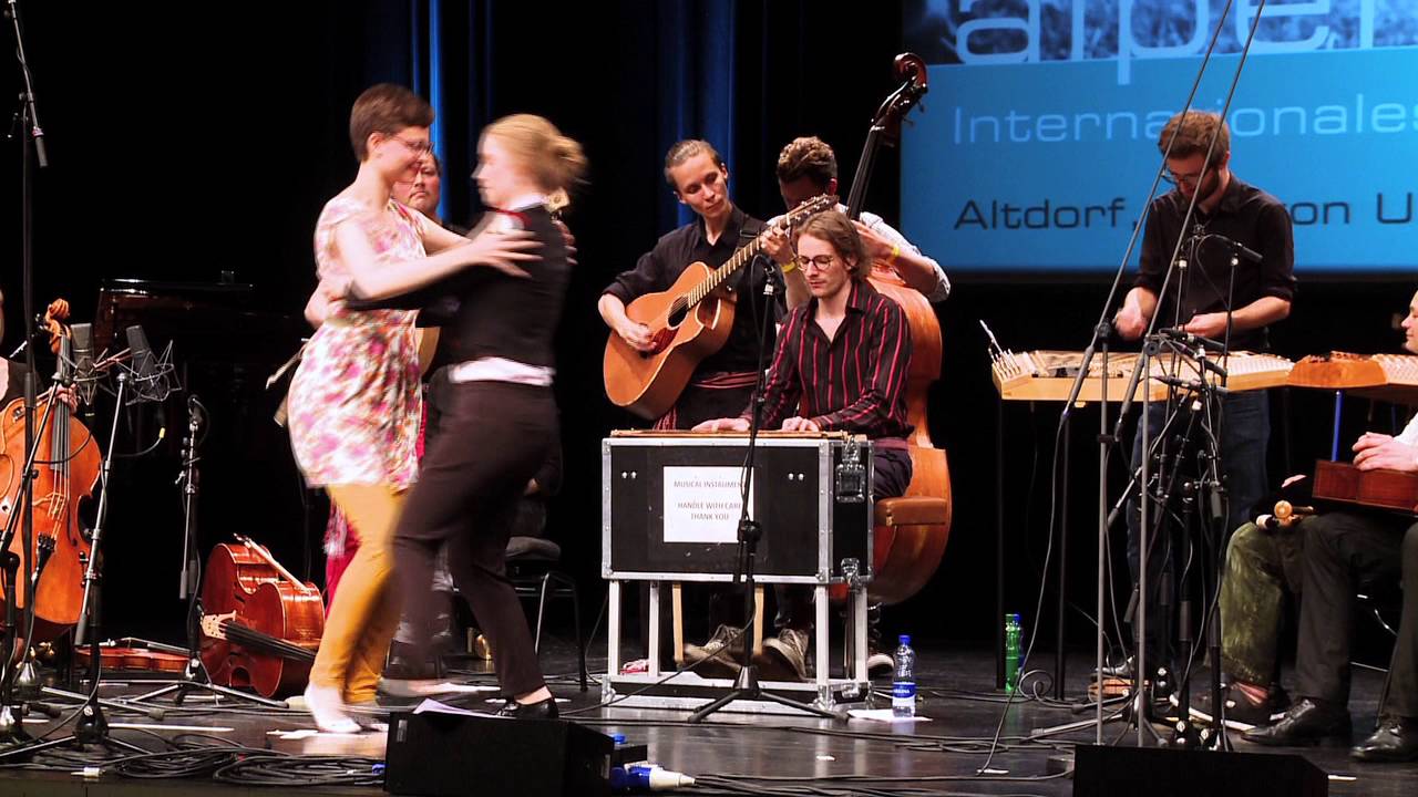 Ensemble "Alpini Vernähmlassig": Finnish Polka - YouTube
