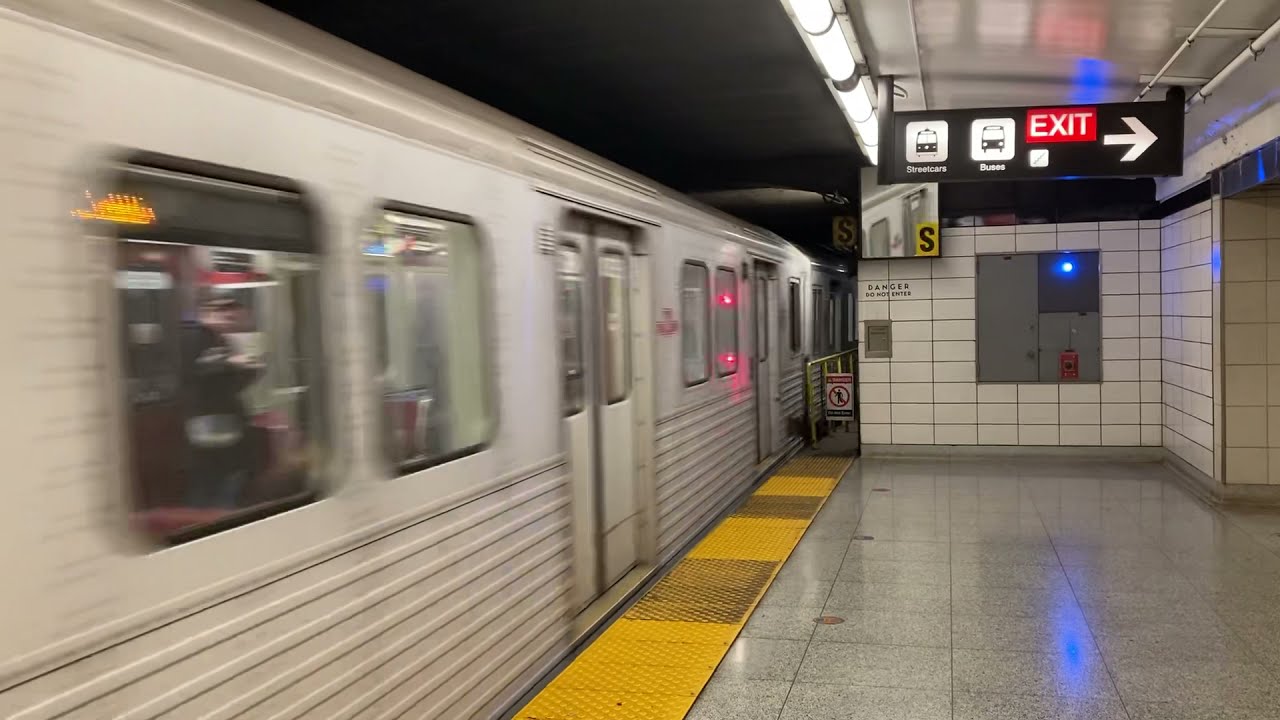 Toronto TTC Broadview Subway Station 11/15/2021 - YouTube