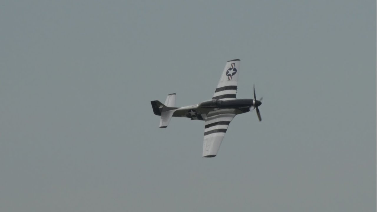 2016 NAS Oceana Airshow - Scott Yoak & P-51D Mustang - YouTube