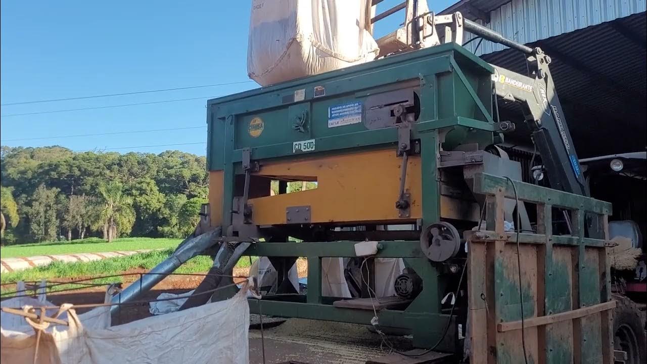 Classificando semente de soja - Classificador móvel CD 500 da Cimisa. - YouTube