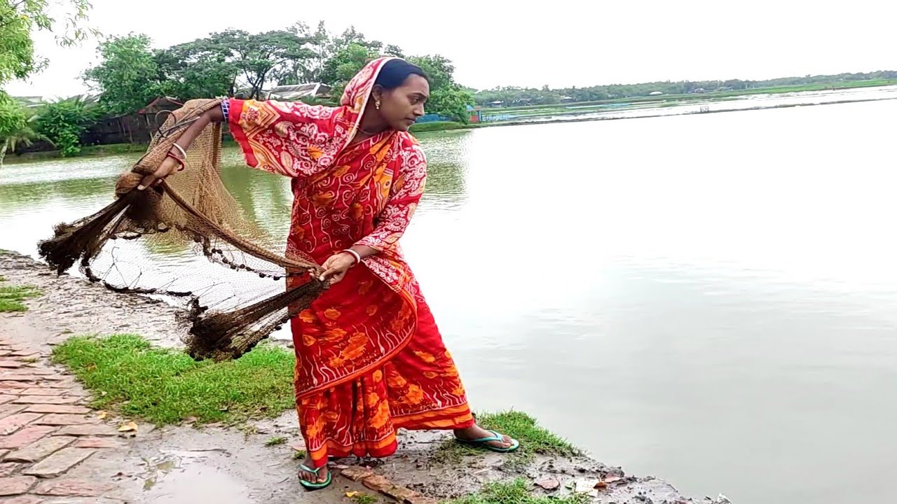 Net Fishing Video - Traditional Catching Fish in The River - The lady ...