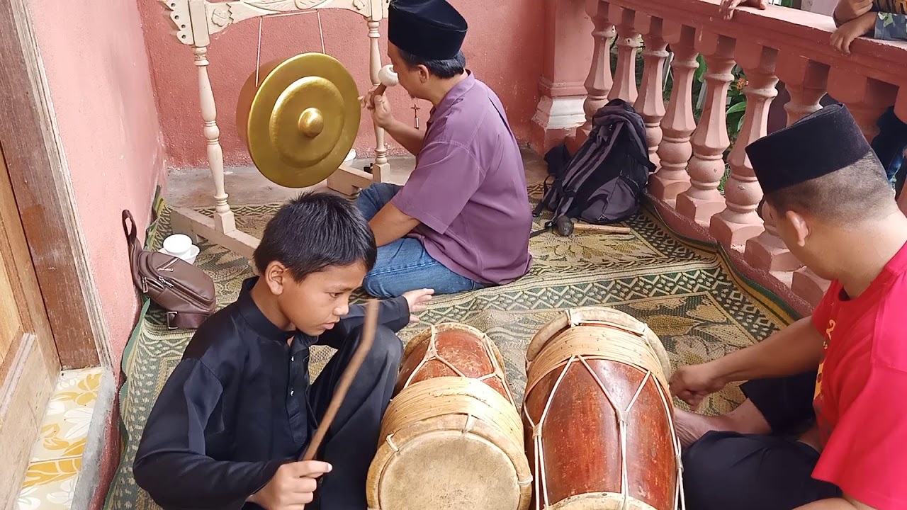 Gendang silat baku Pahang by empireofsilatdrumer - YouTube