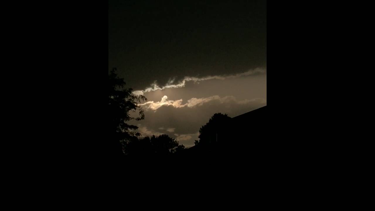 Weird sun flickering / lightning - YouTube