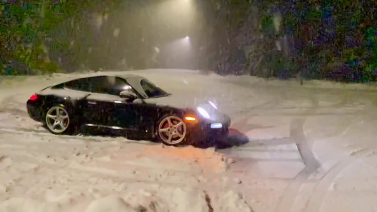 Porsche 911 C4S in the snow - YouTube