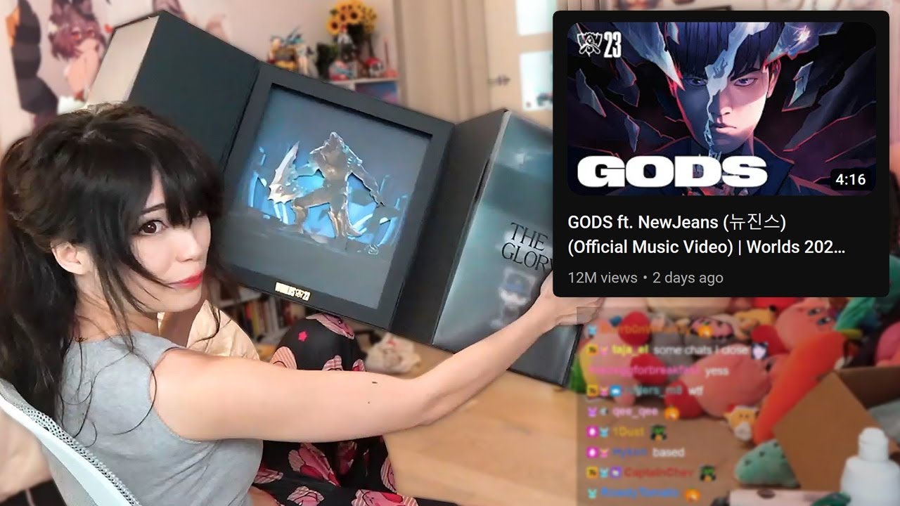 Emiru Opens Limited Edition League of Legends Worlds 23 Box + Reacts to ...
