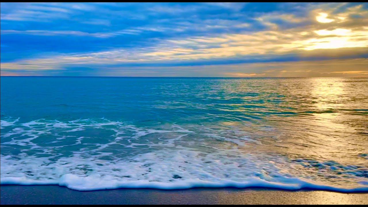 4K Endless Blue Ocean: Hypnotizing Golden-Blue Waves Merging with the ...