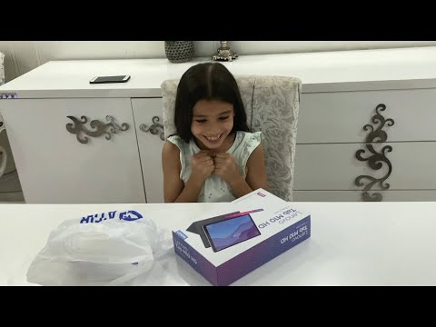Mira Sürpriz Tablet Hediye Paketini Açıyor. Çok Mutlu Oldu 😍 @prensesmira14