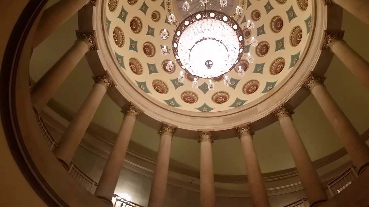 Chandelier & Domed Ceiling in the Underground Crypt at US Capitol ...