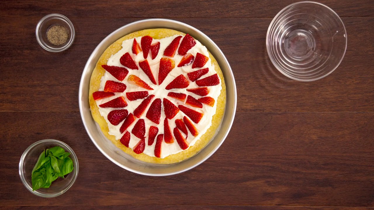 Pizza salata con le fragole | Video Ricetta | Dolci | SaporiE - YouTube