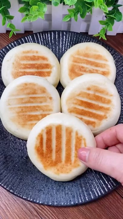 4 ingredients! Soft and delicious red bean paste pancake. Quick and ...