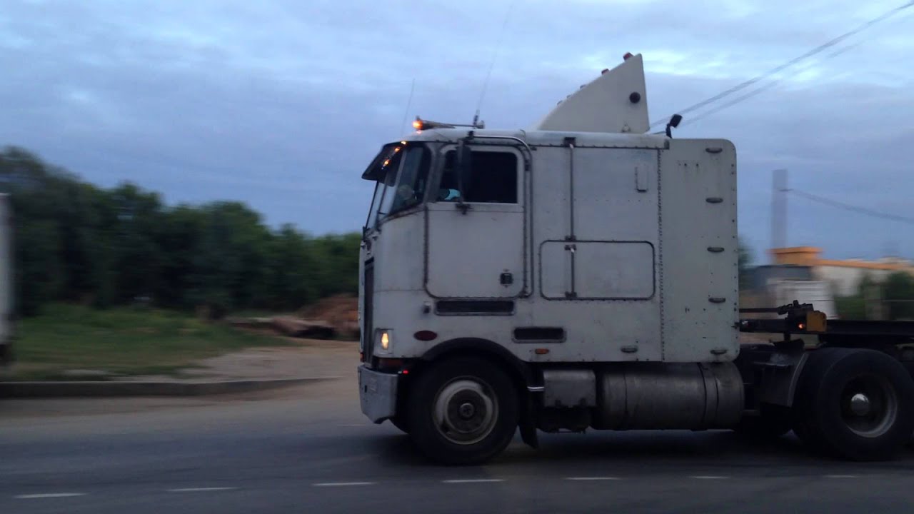 Peterbilt 362 - YouTube