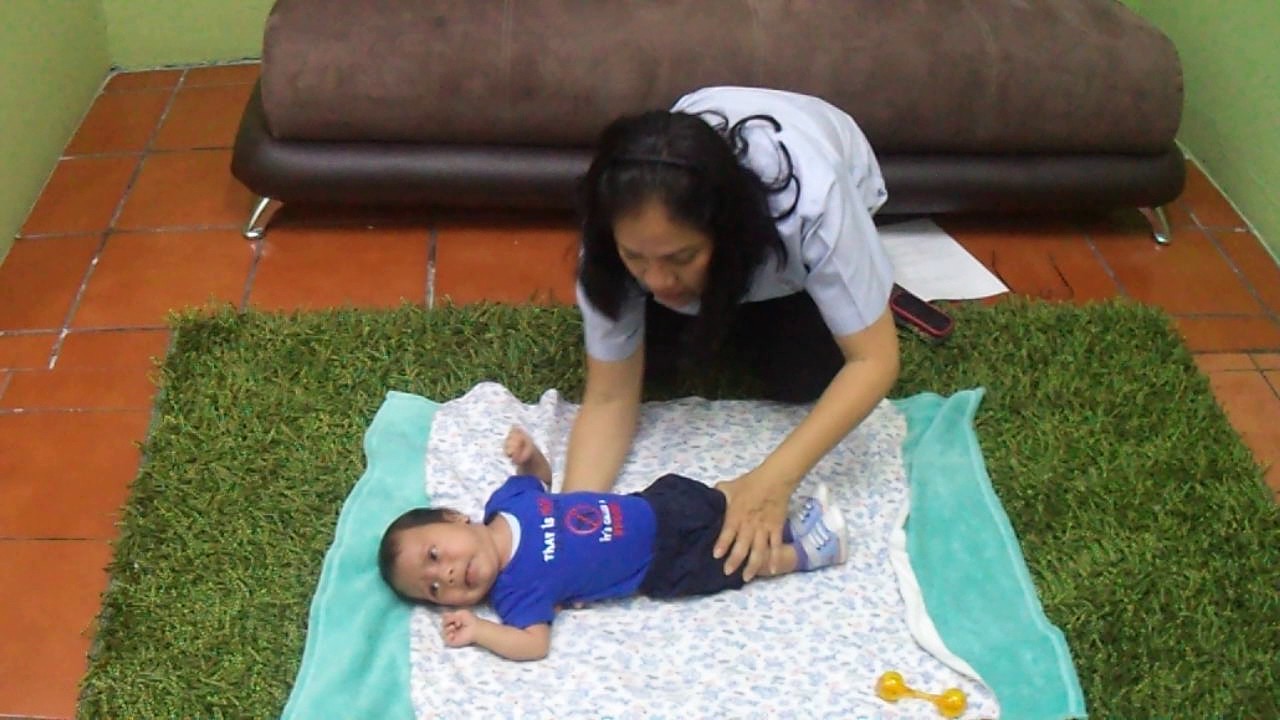 Ejercicios de neurohabilitación - Método Katona Bebe 3 meses - YouTube