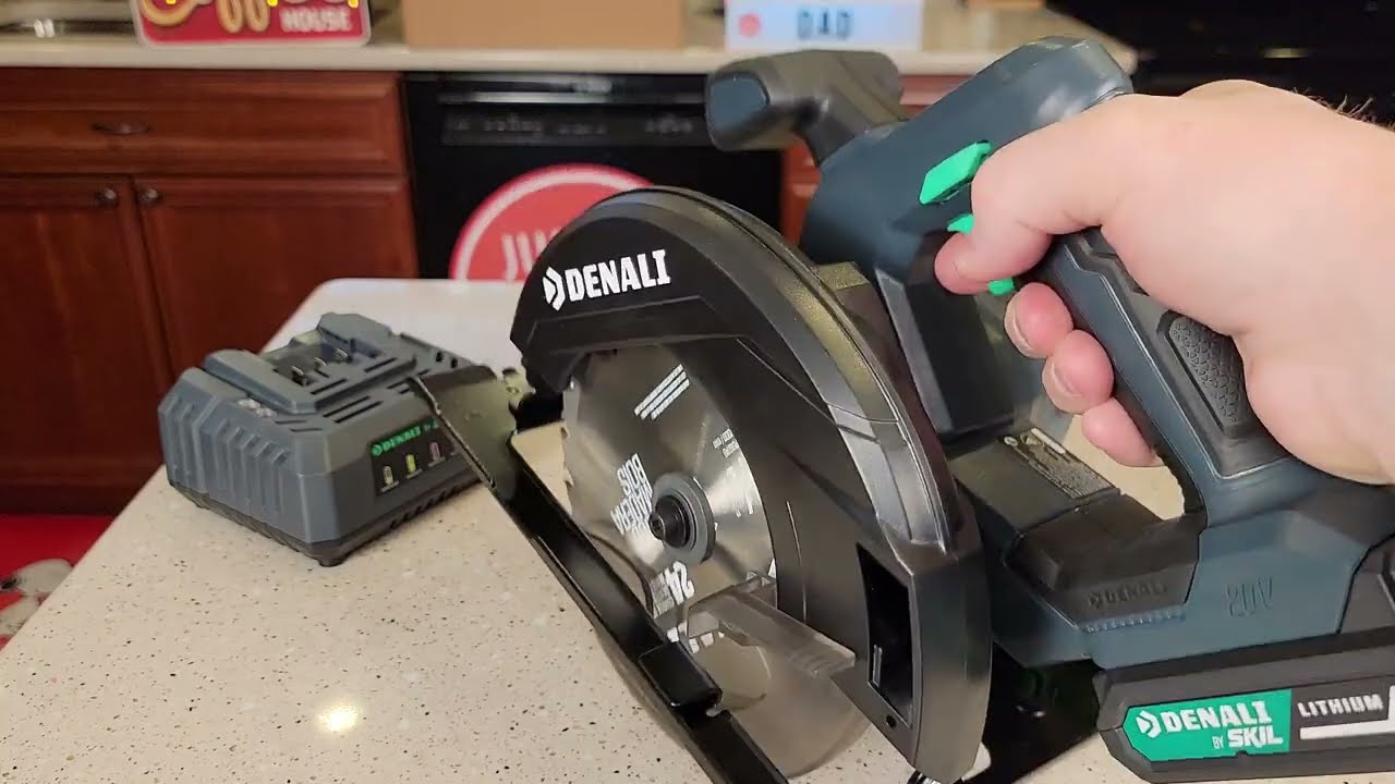 Review Amazon Brand Cordless Circular Saw Kit by Denali / Skill 20V How ...