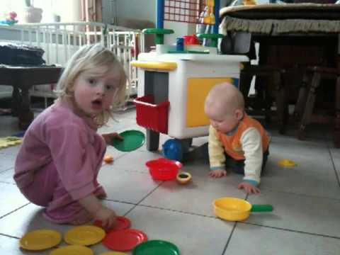 Boerderij - Veerle & Thijs spelen met keukentje - YouTube