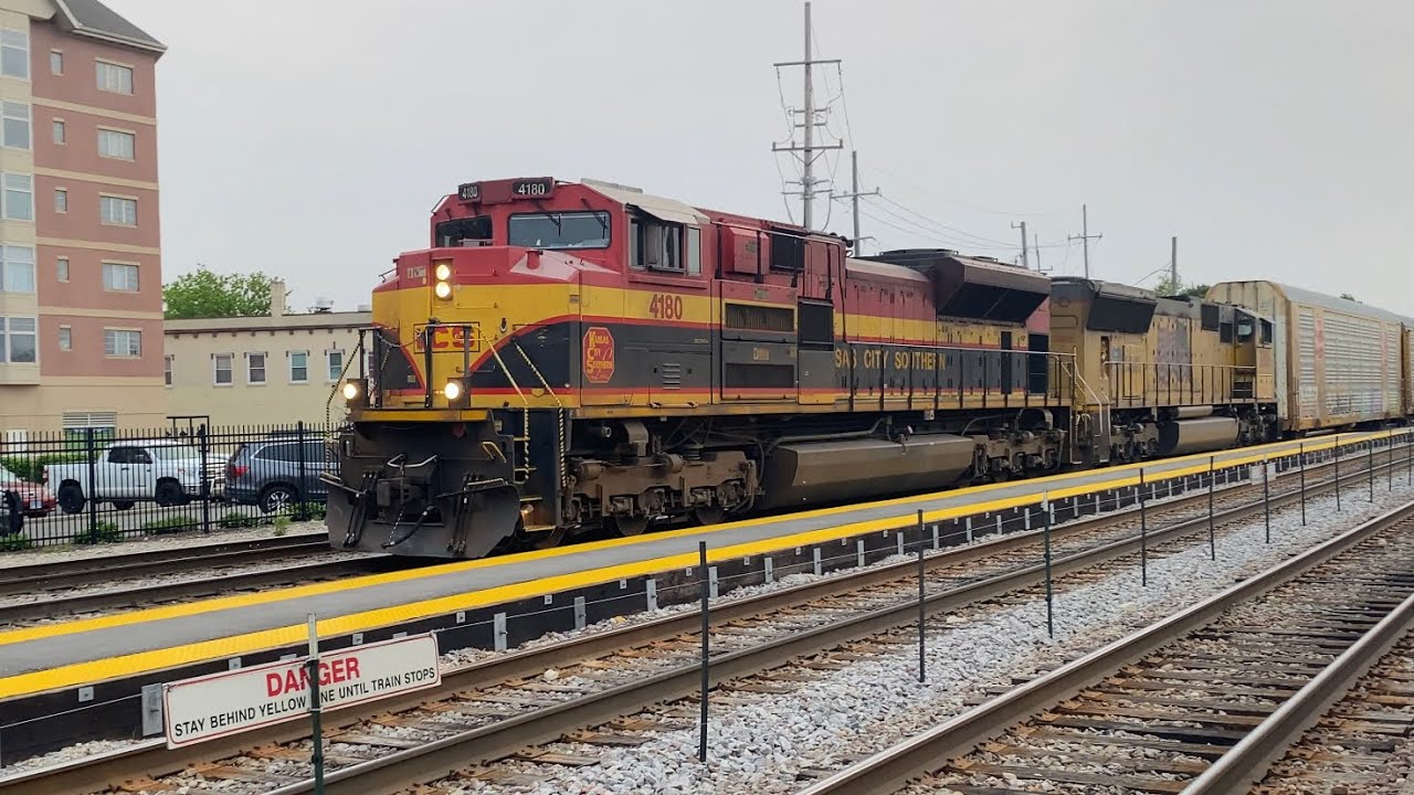 KCS 4180 leads I45 through Franklin park 5/16/23 - YouTube