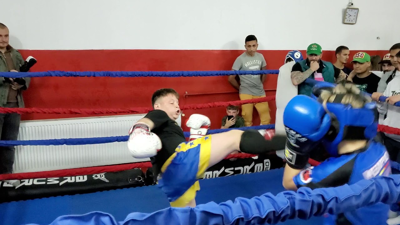 Edwin Petrea kickboxing - YouTube