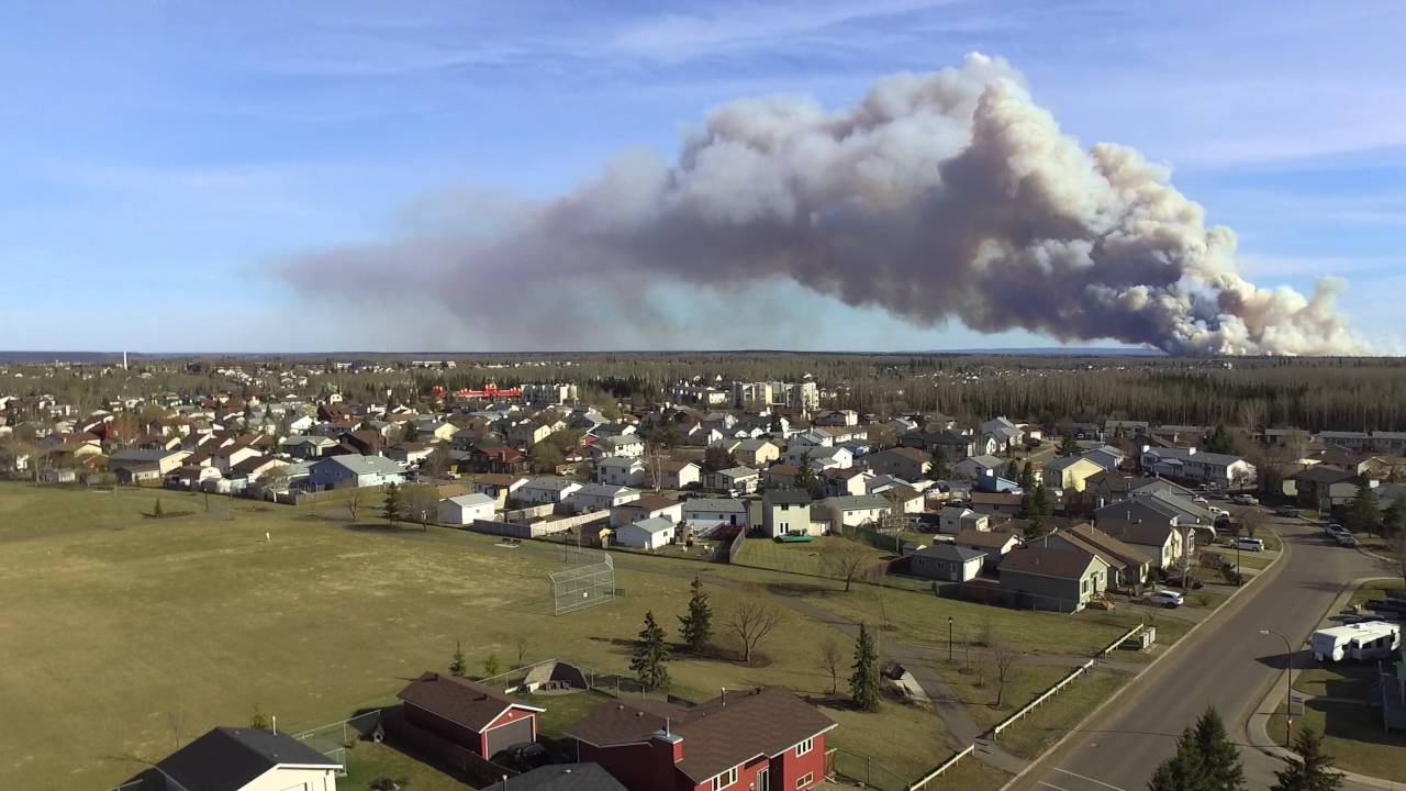 Forest fires around fort mcmurray may 2 2016 - YouTube