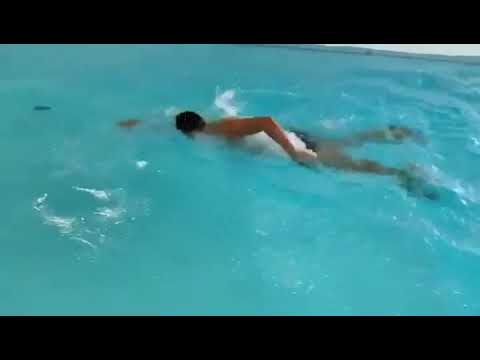Cristiano Ronaldo dans la piscine___