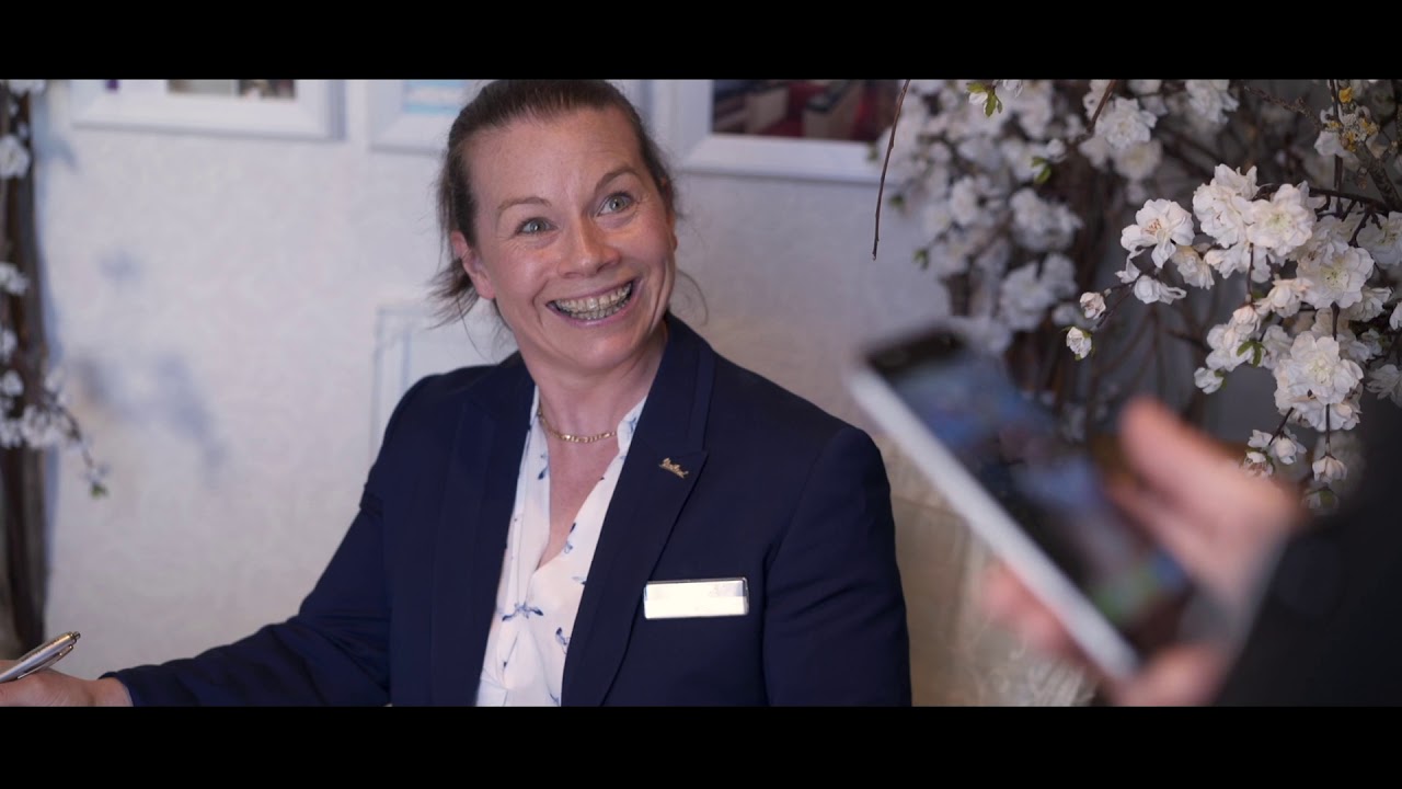 Yes I Can - Introducing The Radisson Team Choir - YouTube