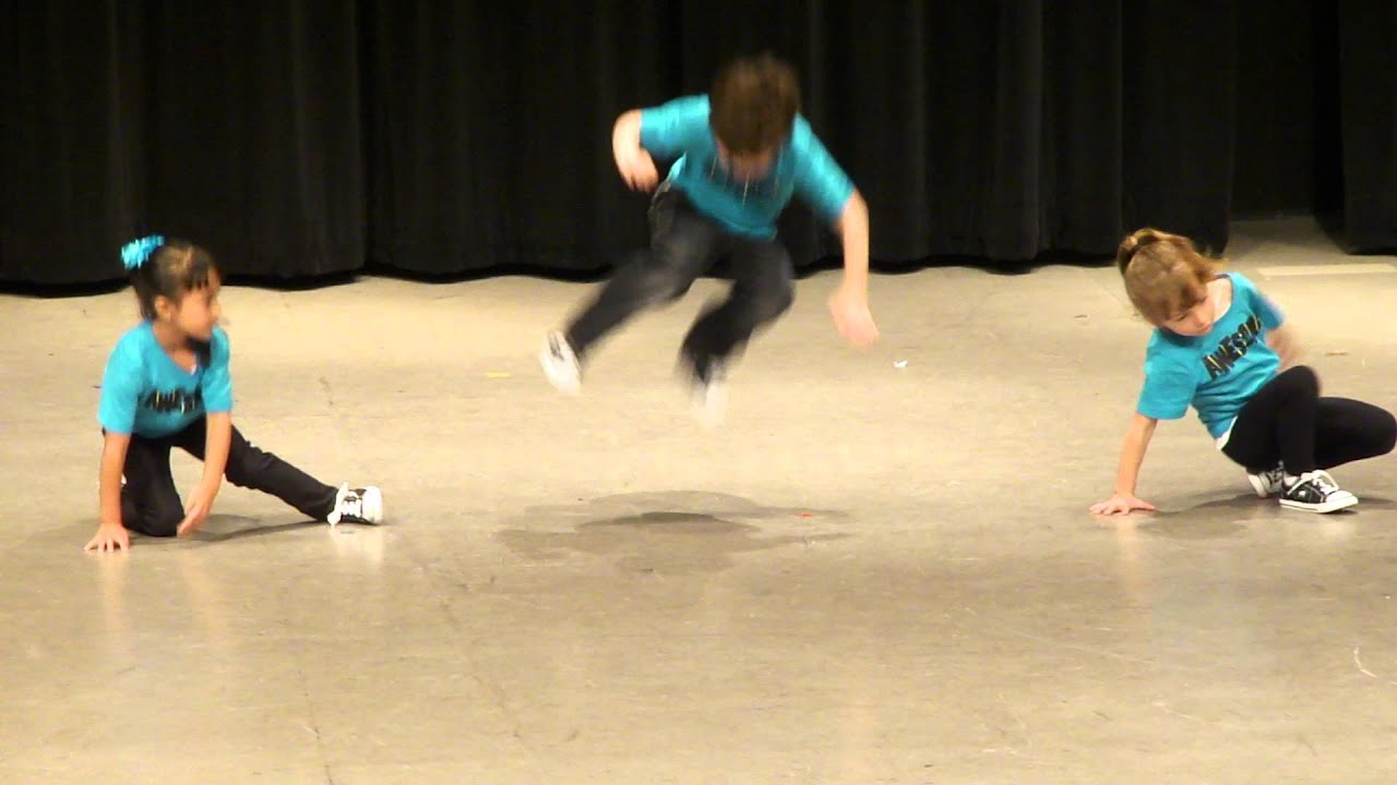 Bug's hip-hop recital - YouTube