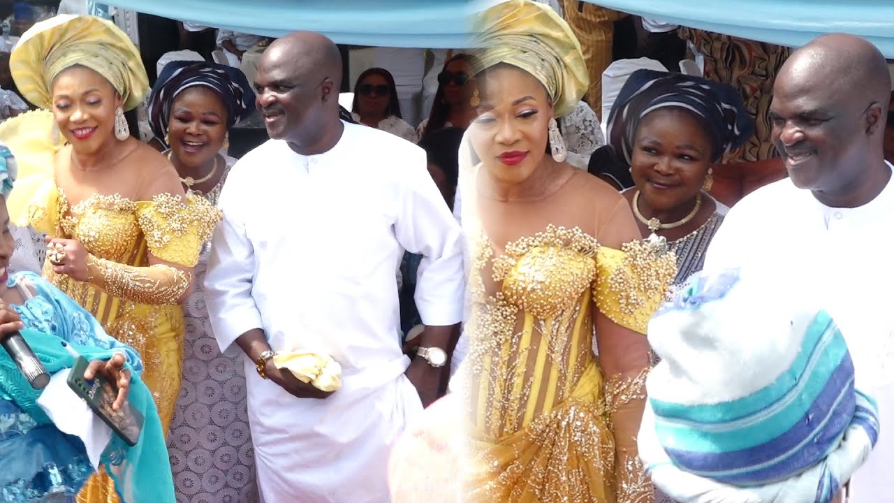 WOW! WHO WON? AS OBESERE AND HIS WIFE DANCE TOGETHER AT THEIR DAUGHTER ...