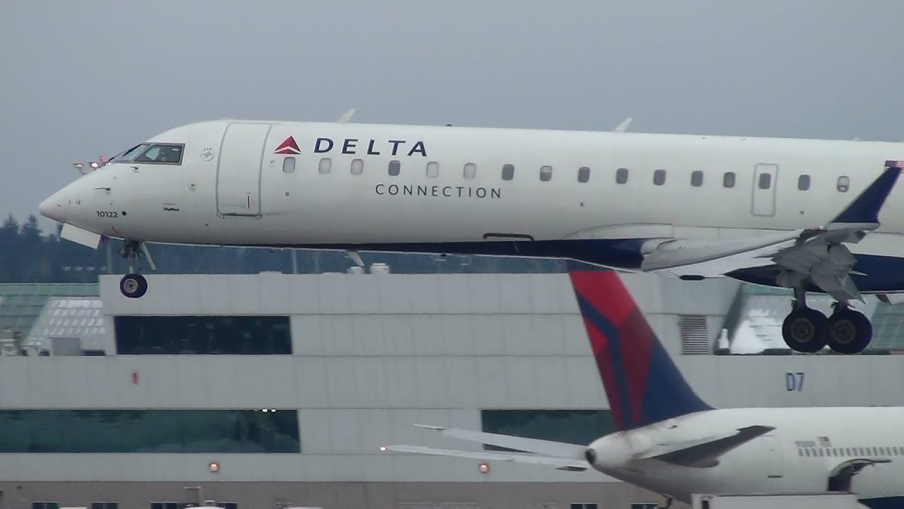 Delta Connection (SkyWest) N641CA CRJ-700 Landing Portland Airport (PDX ...