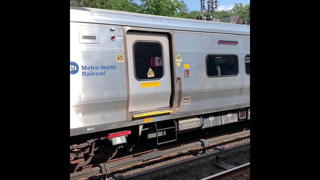 METRO NORTH M7 TRAIN ARRIVING AT SCARSDALE | WHTE PLAINS LINE IN 4K ...