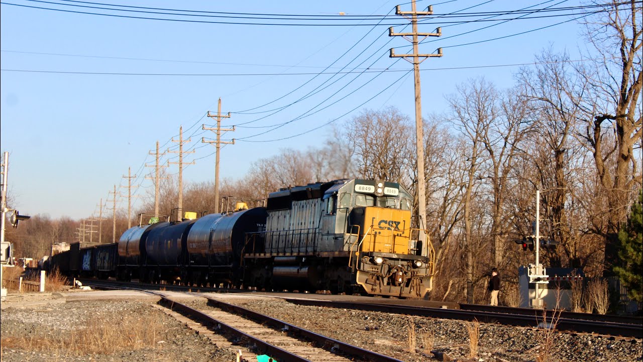 CSX Sd40-2 8849 leads transfer train U354 in Willoughby in route to Collinwood! - YouTube