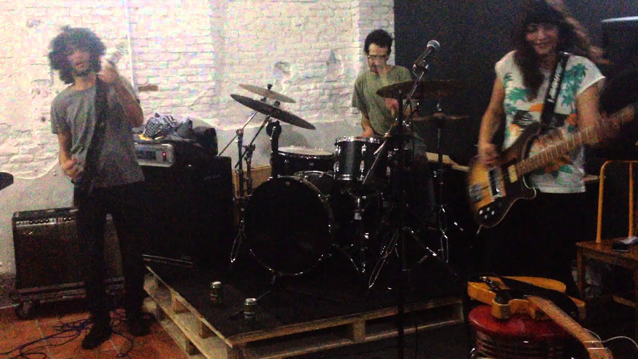 Tamar Aphek @ Delia Records Store (Madrid) - YouTube