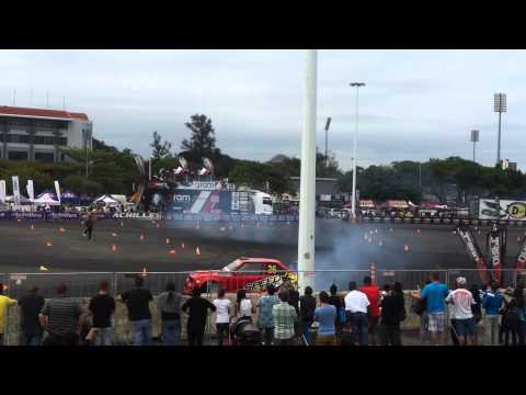 durban motorshow super driftI lumina vs bmw box