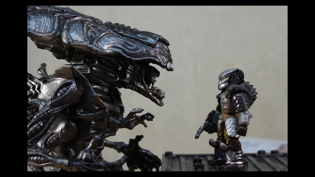 Predator Meets The Queen ( Mega Construx Stop Motion ) - YouTube