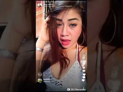 Dhea zautha live in instagram.punyanya di pegang-pegang