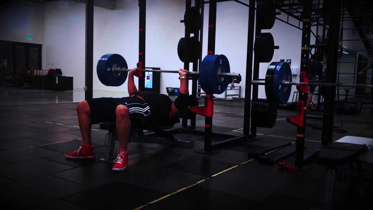 Bench press 405 - From warm up to 4 wheels - YouTube