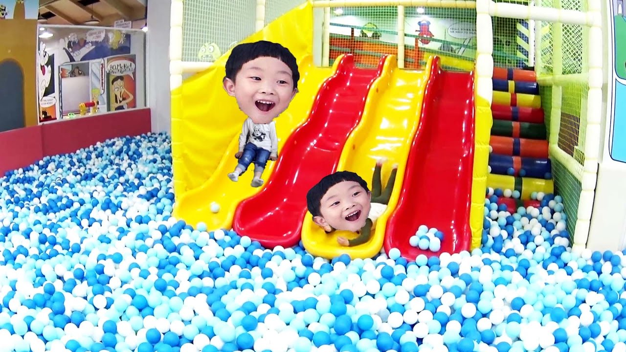 Indoor Playground Family Fun Play Area for Kids Play Center Slides Ball ...