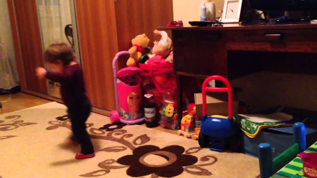 Alunelu, alunelu hai la joc - Erica MS - YouTube