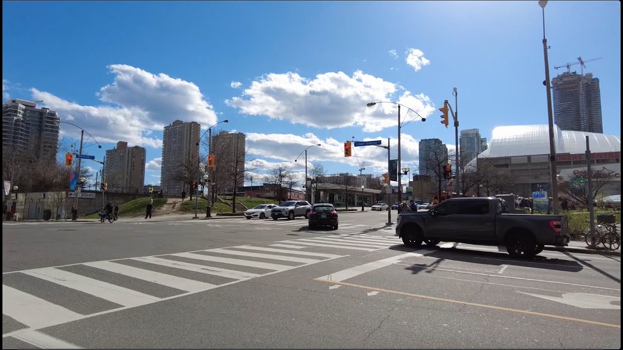 Toronto Downtown Walk: Union Stn to Queens Quay West & Rees St (April ...