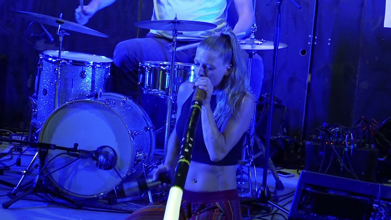 BLUE WAVE CAMP GÖHREN 2019 - Jenny & Band (Didgeridoo) - YouTube