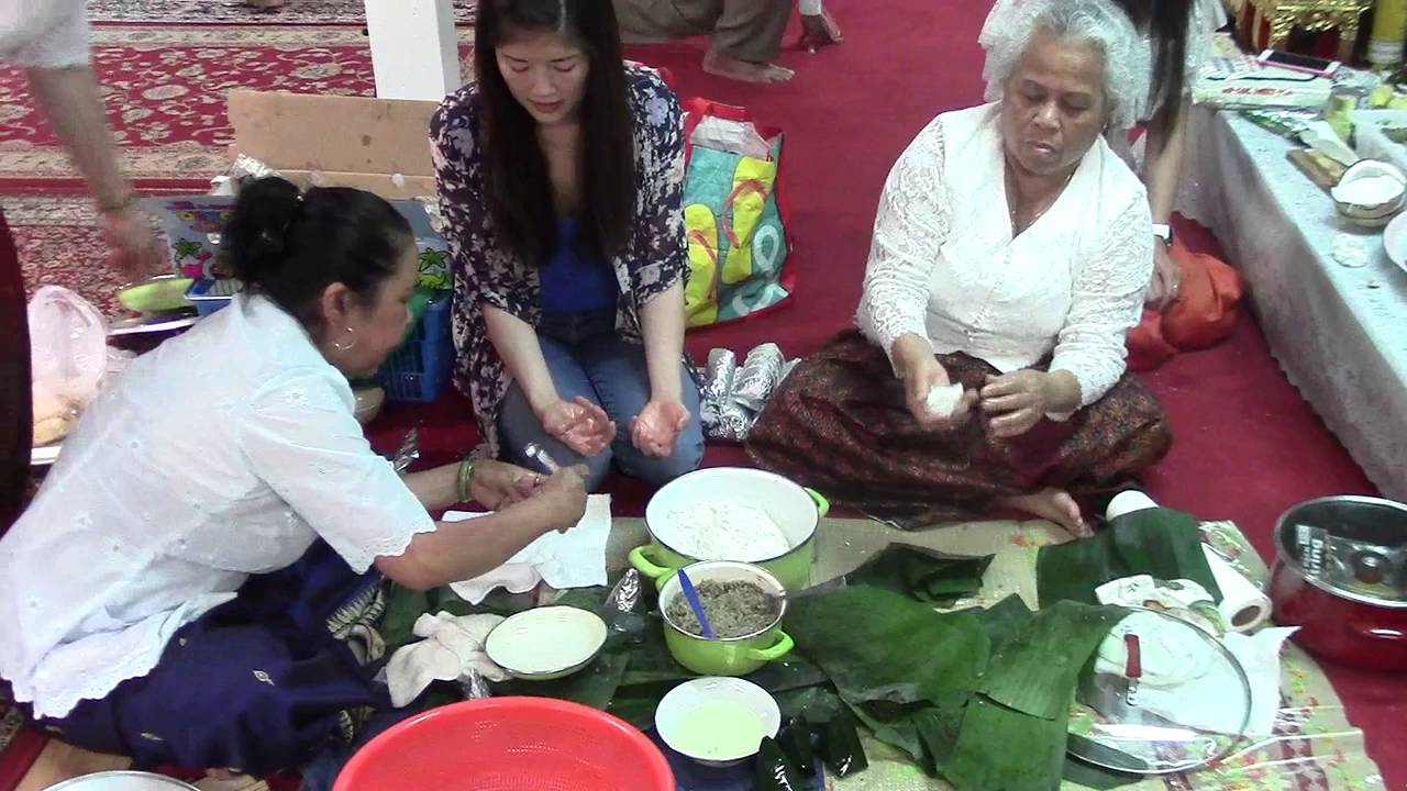 Young Cambodian Learning to Make Nom Korm on Ben Day 9 at SF Temple on ...