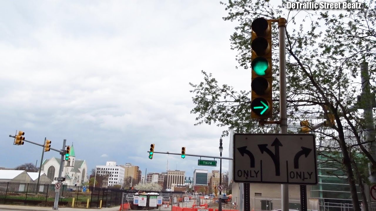 5 Section Right & Left Turn Arrow Dog House Traffic Lights - YouTube