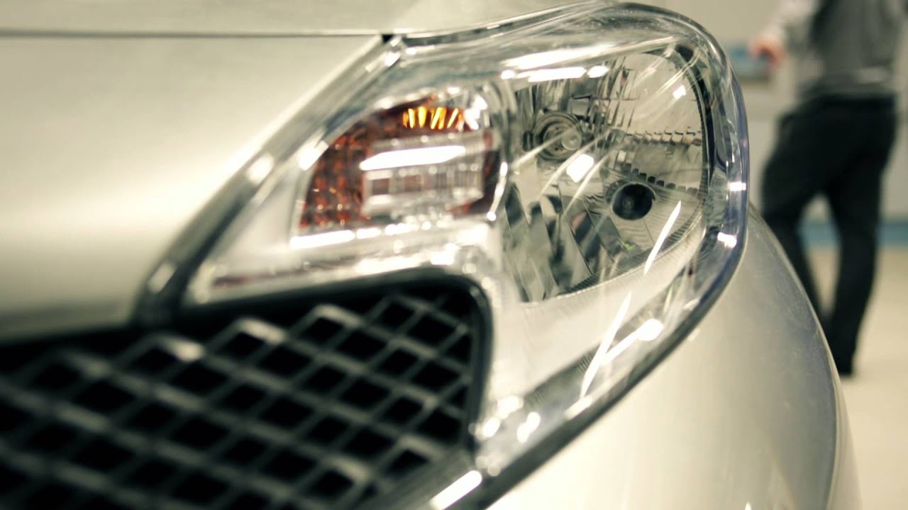 Nissan Note's self-cleaning rear-view camera - YouTube