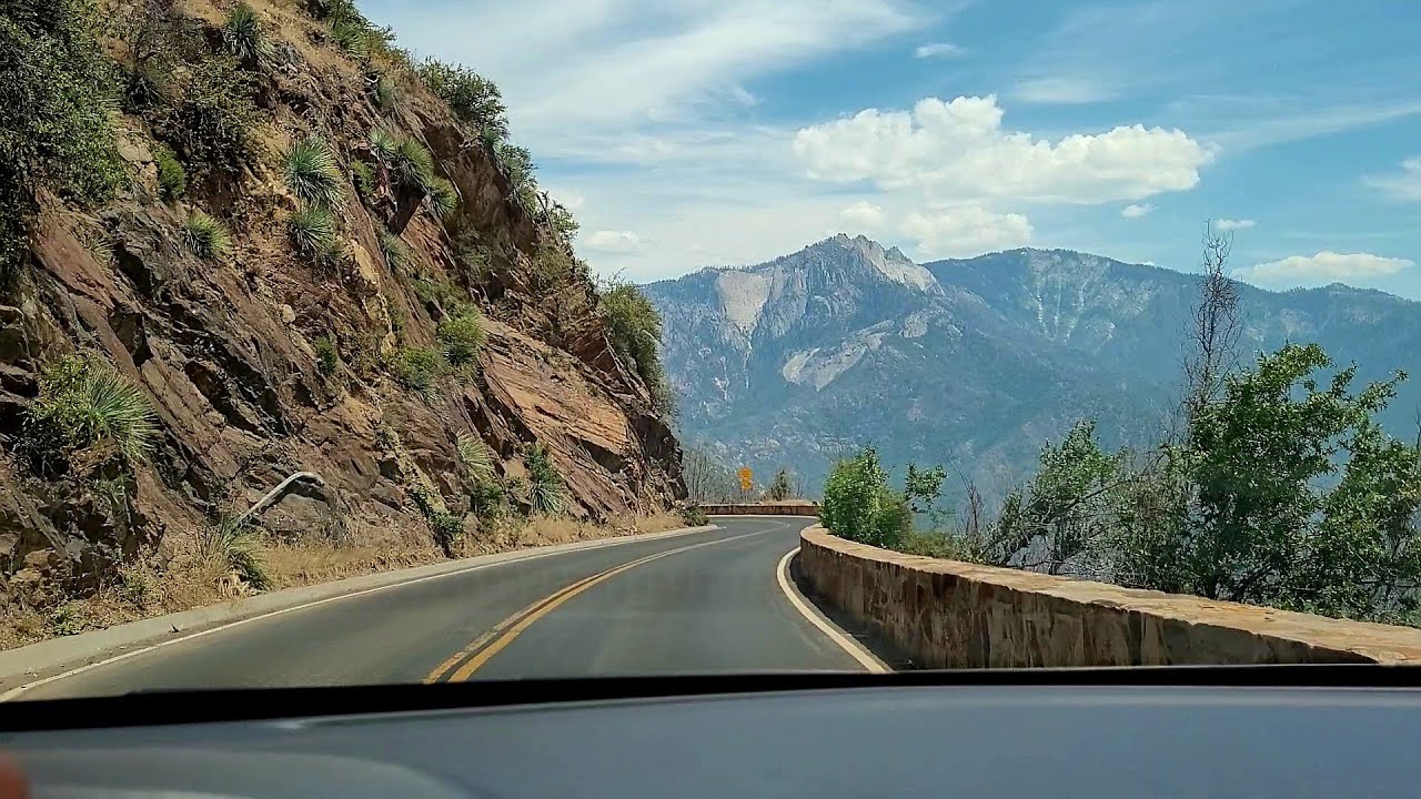 Very scenic but dangerous drive along the Generals Highway at Sequoia ...