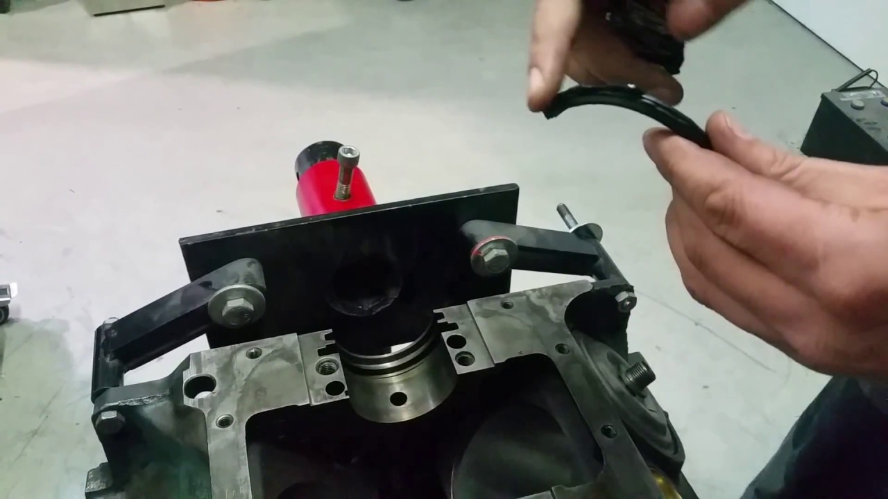 V8 Simmering Part1 - Motor-Block.com - Videos - YouTube
