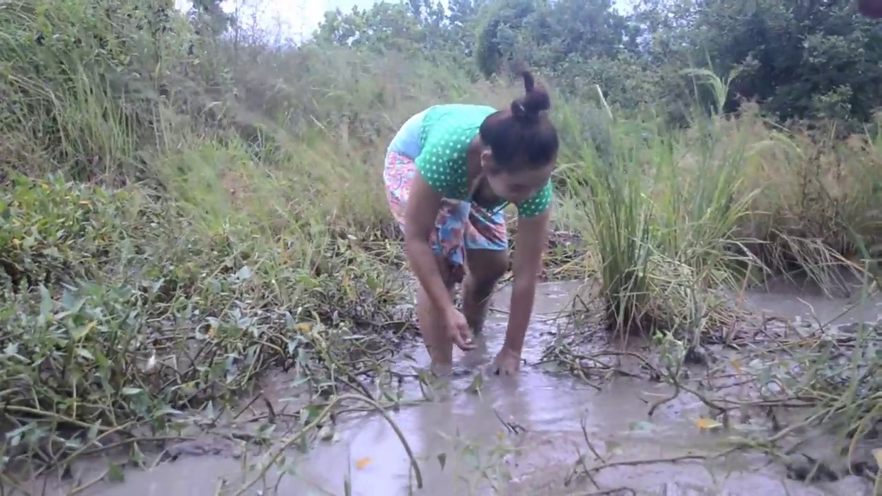 Beautiful Girl Fishing Amazing Fishing at Battambong How To Catch Fish ...
