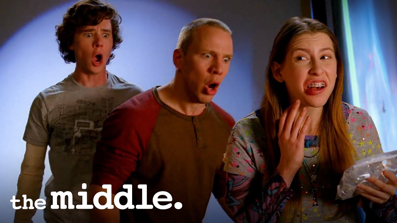 Sue Breaks Up with Darrin After He Punches Her | The Middle - YouTube