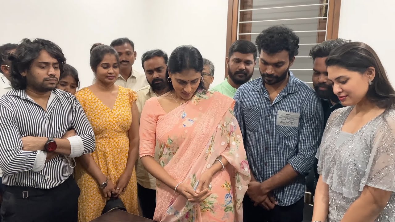 YS Sharmila Launched Ee Kathalo Patralu Kalpitam Movie Song || Pavan ...